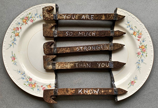 Untraditional Kintsugi Artist Glen Martin Taylor Demonstrates How to ...