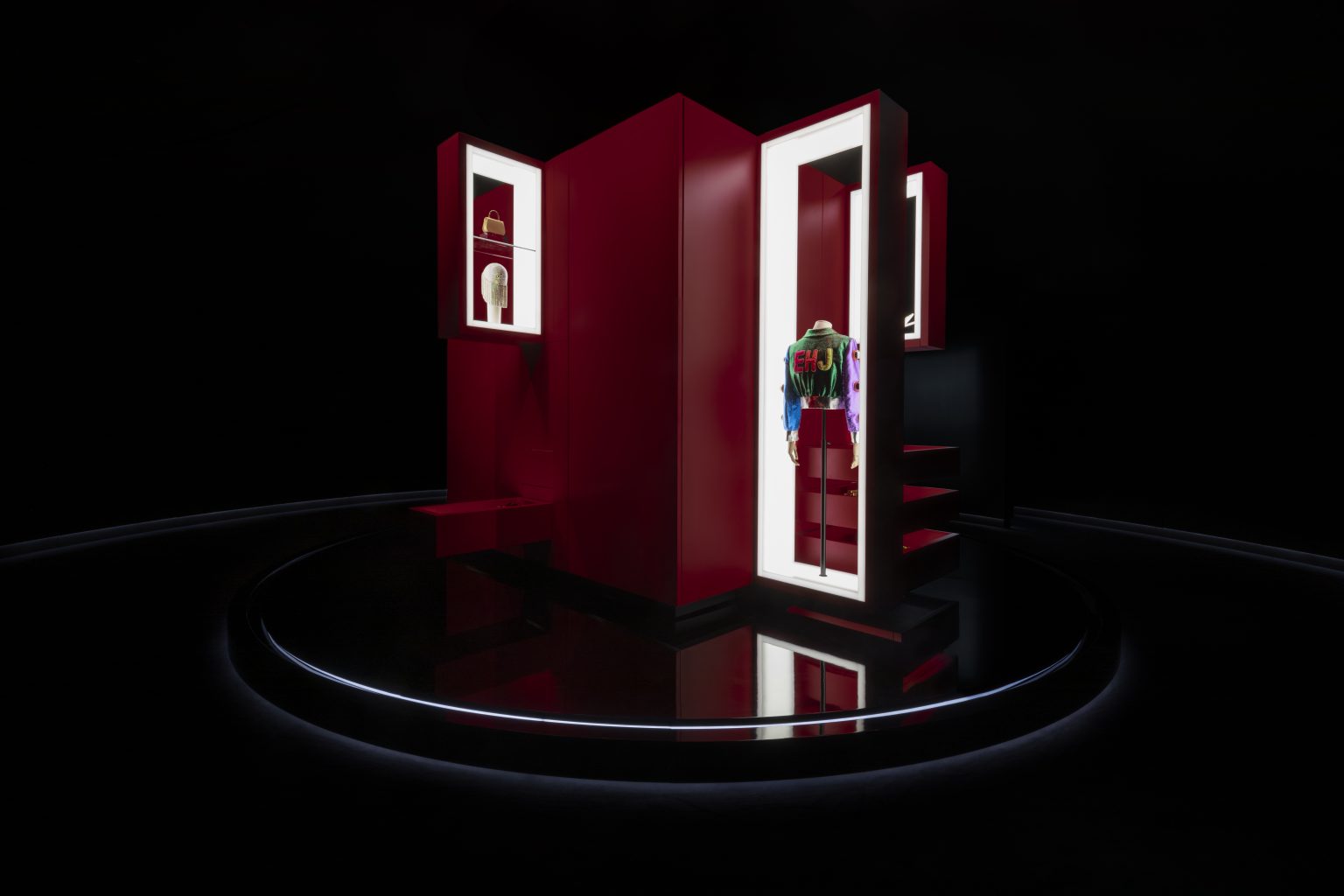 Explore the Wondrous World of Gucci in a New Exhibition - Mission