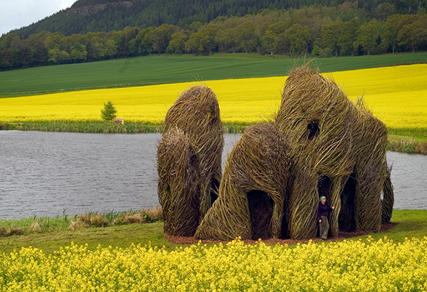 Patrick Dougherty transports viewers into fantastical works of art ...